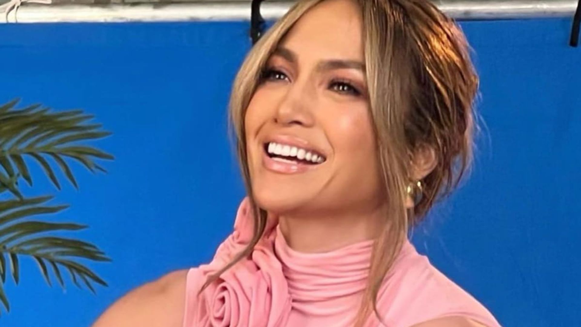 Jennifer Lopez is ready for Valentine’s Day in soft pink ensemble ...