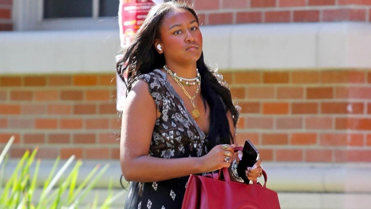 Sasha Obama wears one of the season’s trendiest unisex bags