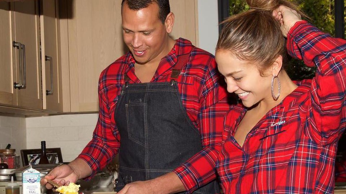 JLo and A-Rod make cooking dinner look like a party