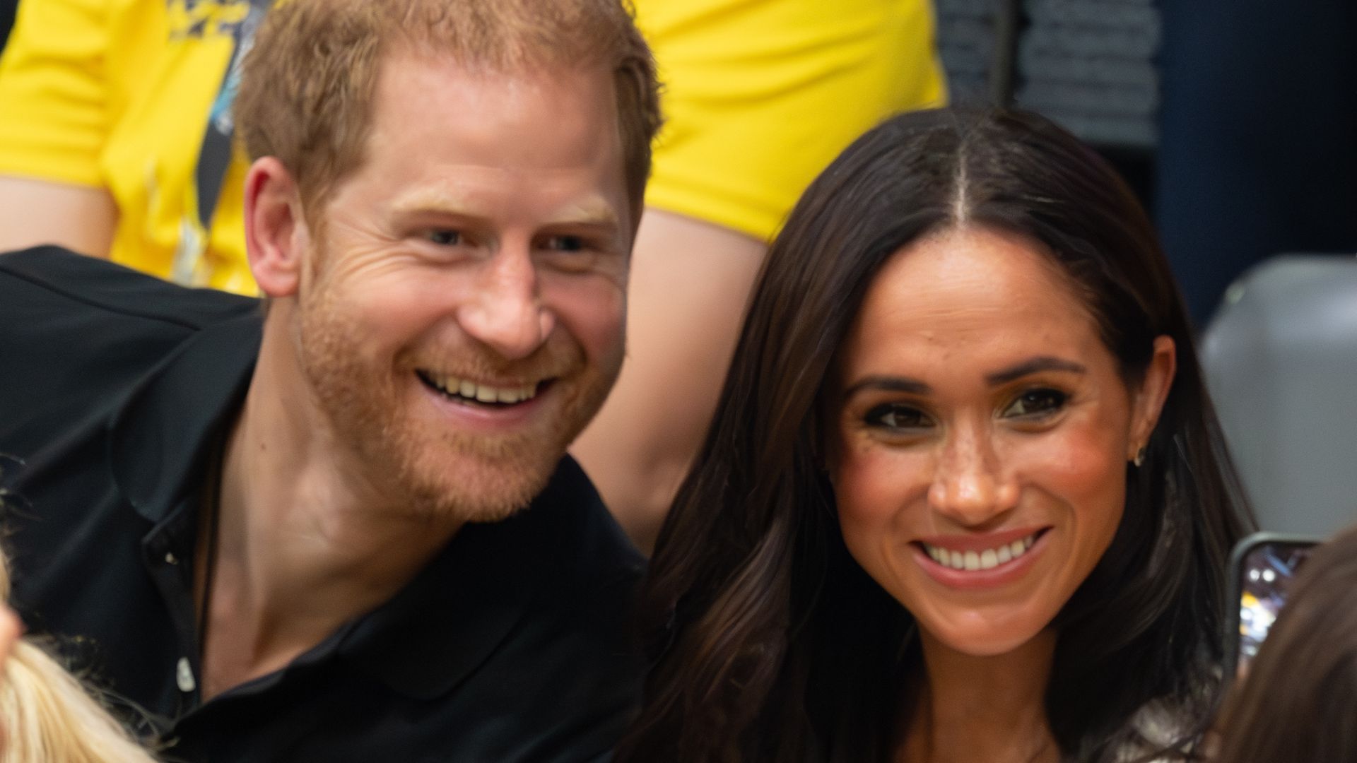 Previously unseen family photo of Prince Harry, Meghan Markle and kids ...
