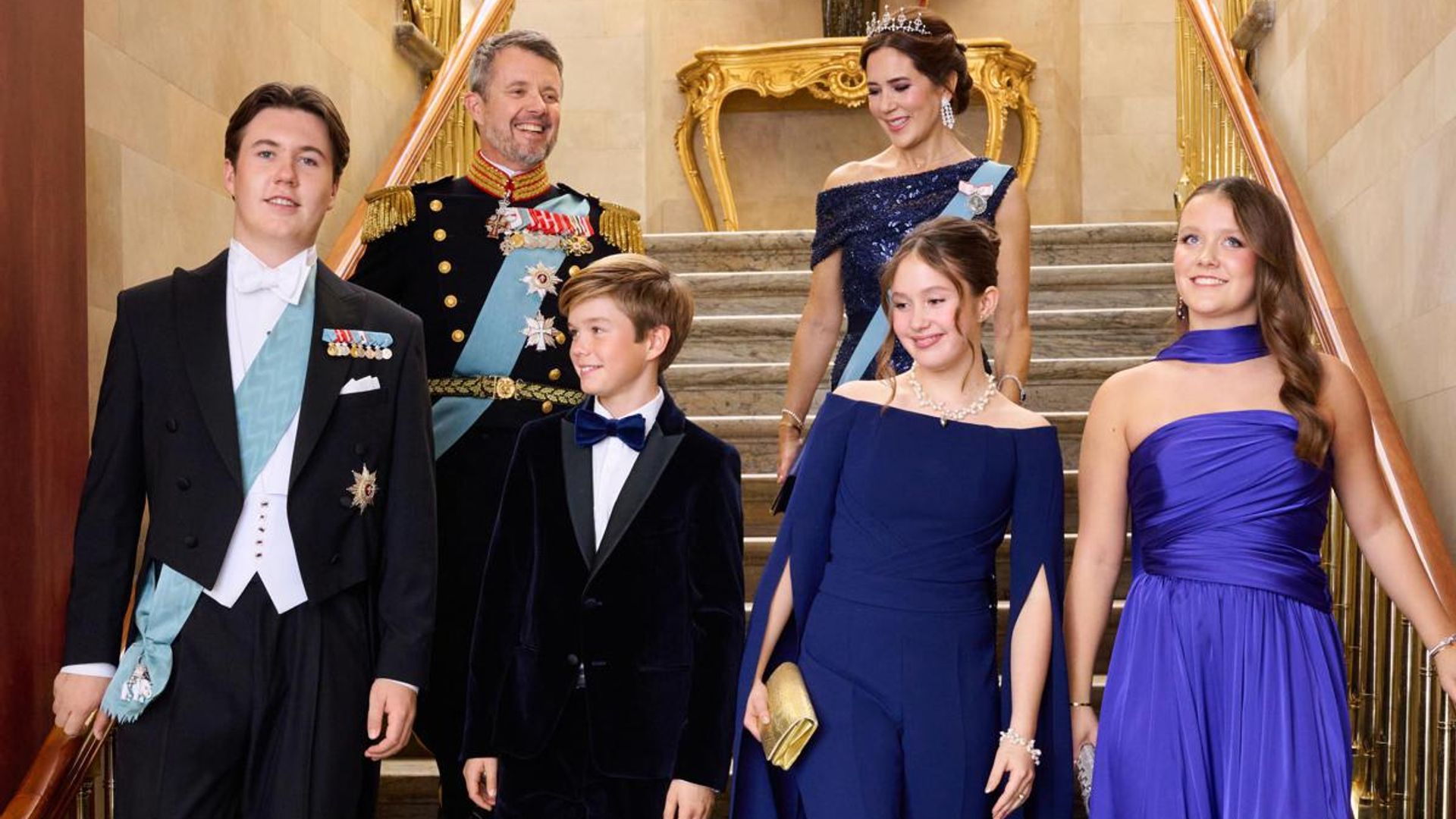 Crown Prince Frederik and Crown Princess Mary appear in new festive ...