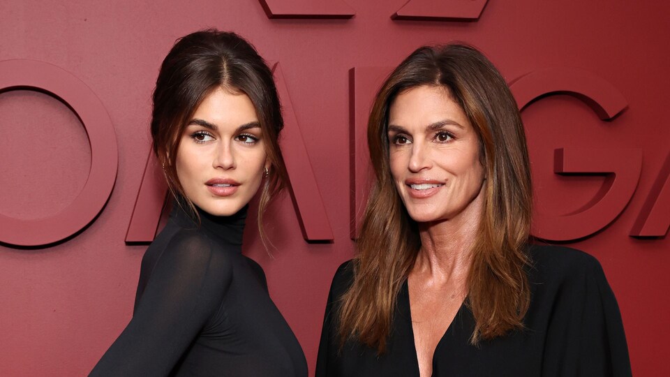 Kaia Gerber channels Cindy Crawford in smoldering first look at 'Palm ...