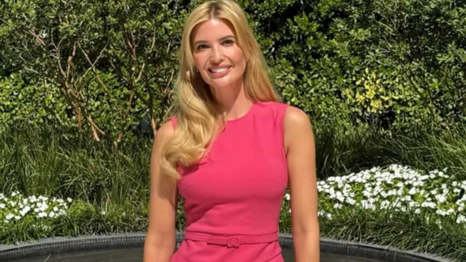 Ivanka Trump looked stunning in elegant knitted dress paired with gold ...
