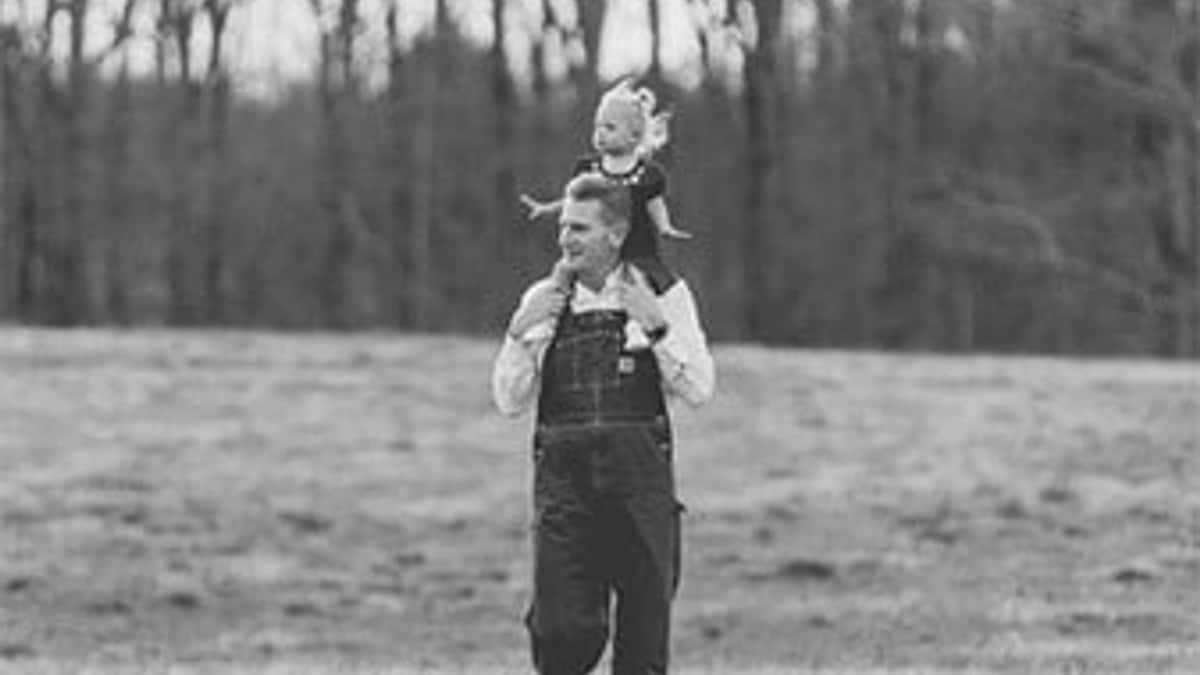 How Rory Feek and daughter Indiana said goodbye to Joey Feek at ...