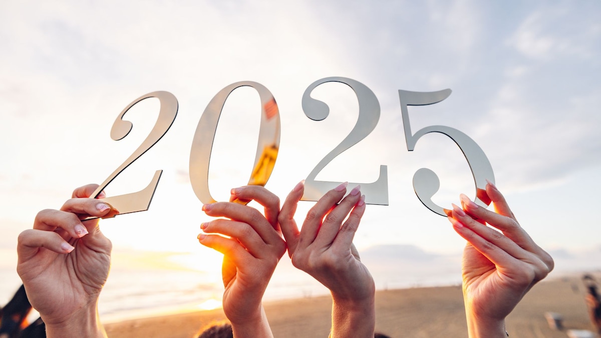 How to make a 2025 vision board to manifest your dreams