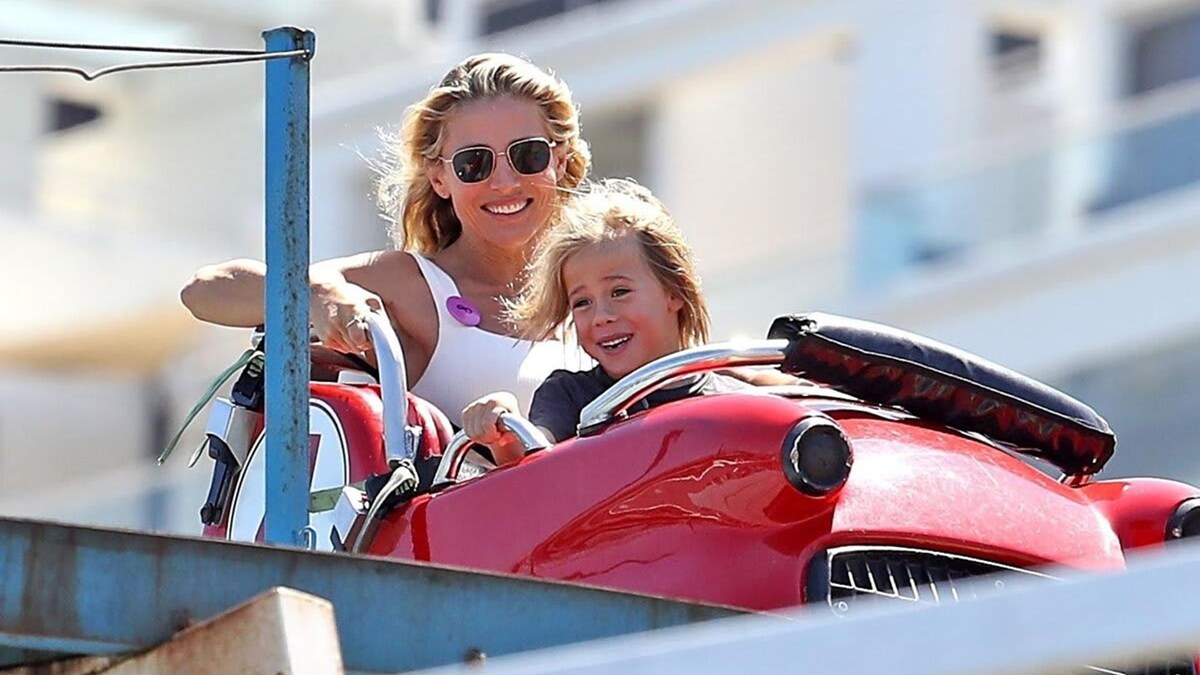 Elsa Pataky received balloons for her sons' birthday