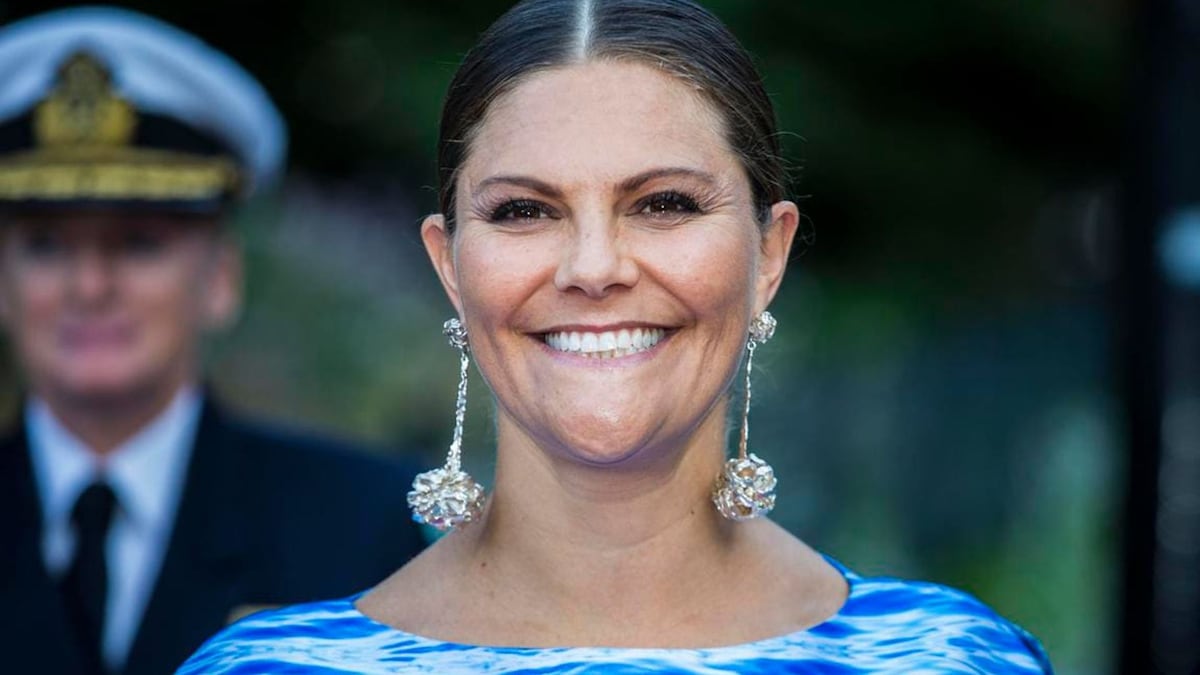 Crown Princess Victoria changes up her look for digital fashion week