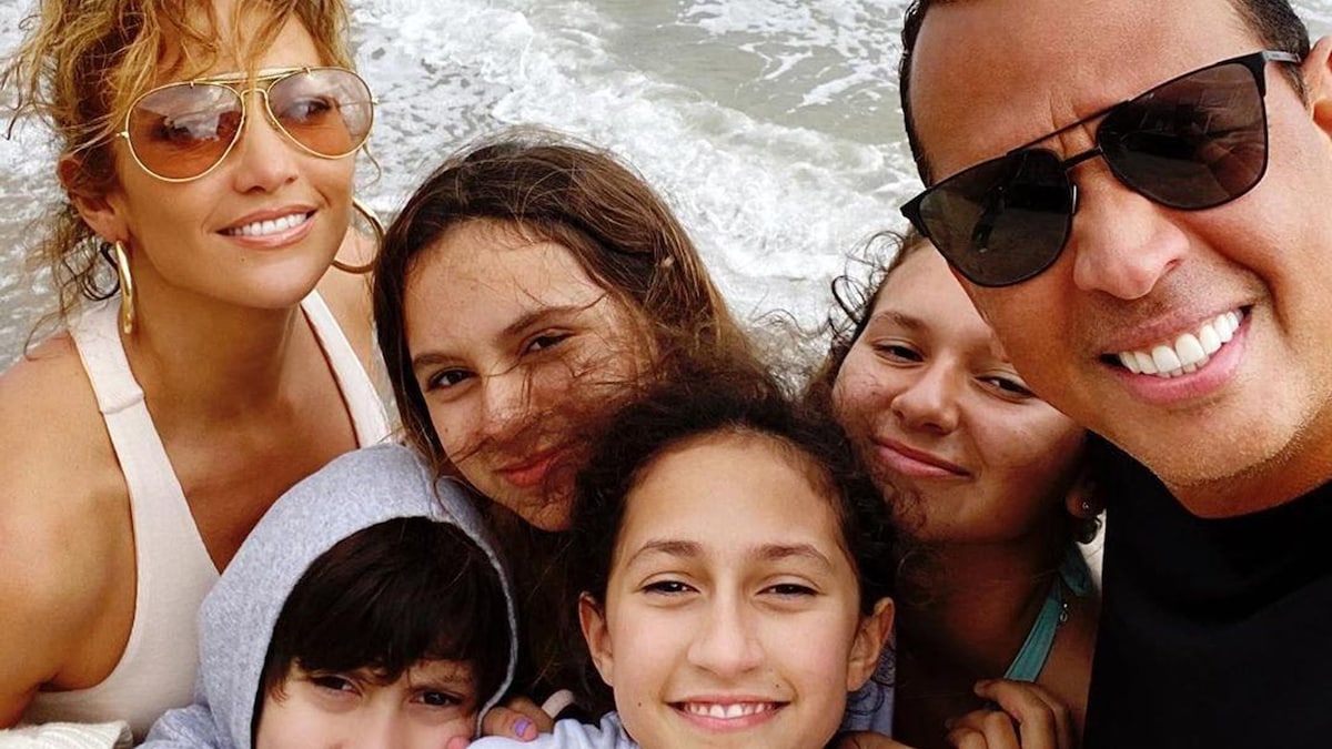 Alex Rodriguez daughters embarrassed by his dance moves