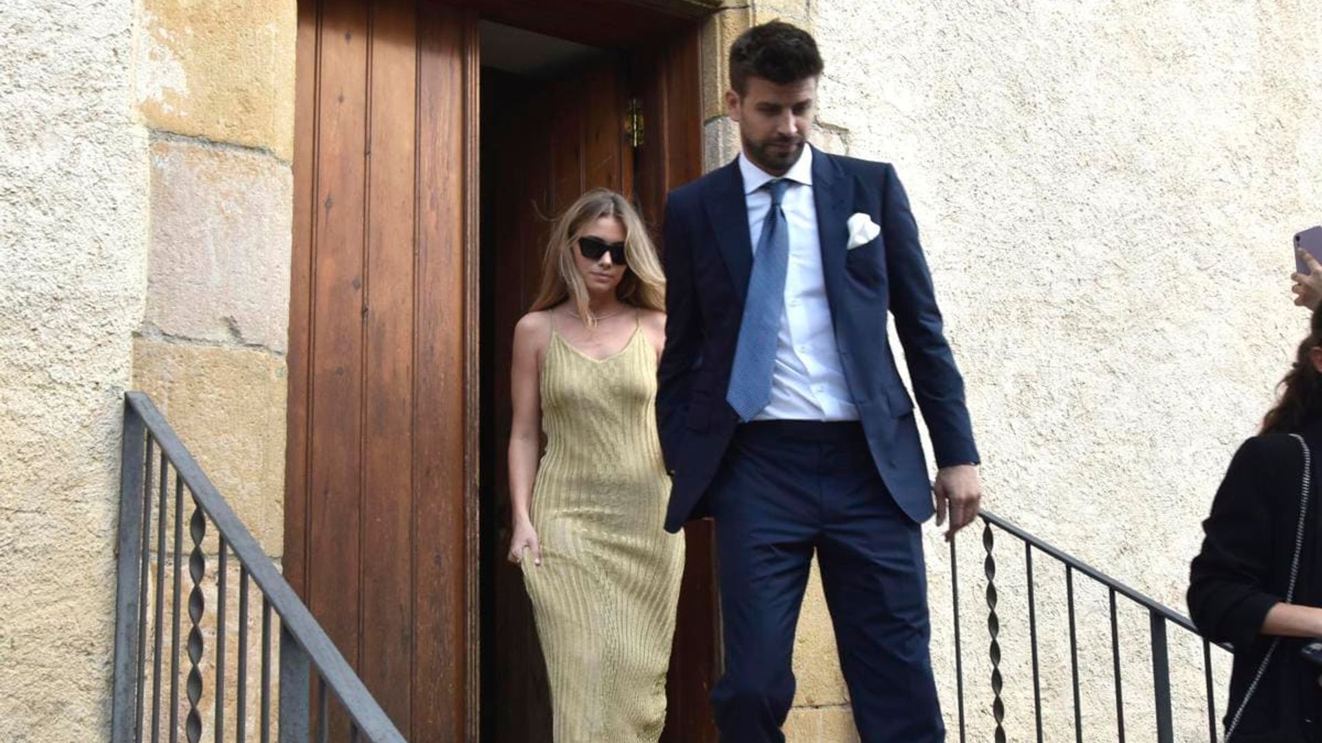 Piqué and Clara Chía were all smiles at a wedding in Spain [Photos]