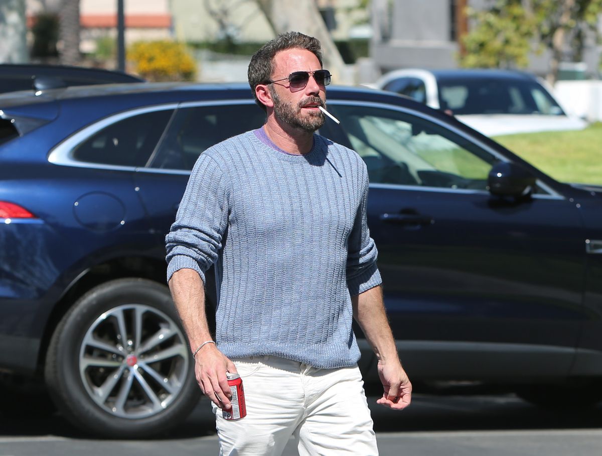 Ben Affleck blesses the internet with another meme-worthy photo smoking ...