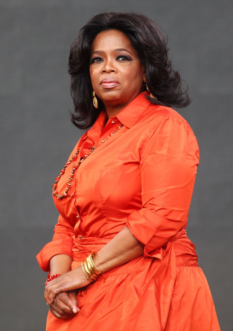 Oprah proudly displays her trim waist and well-toned physique in a ...