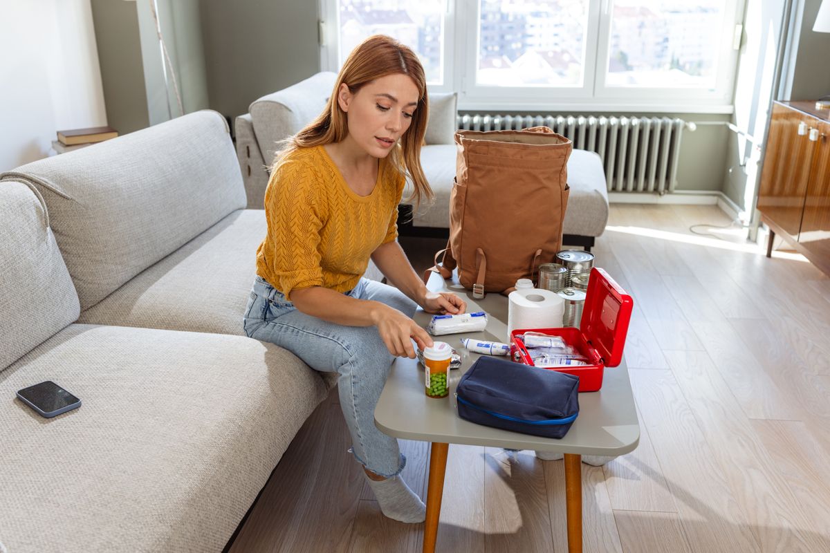 How to prepare an emergency bag: Expert advice for fire or hurricane ...
