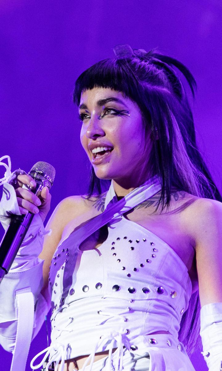 María Becerra recovering after emergency surgery