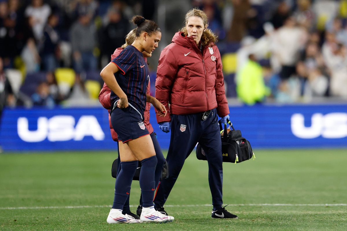 Trinity Rodman goes down late in USWNT game after back injury comeback