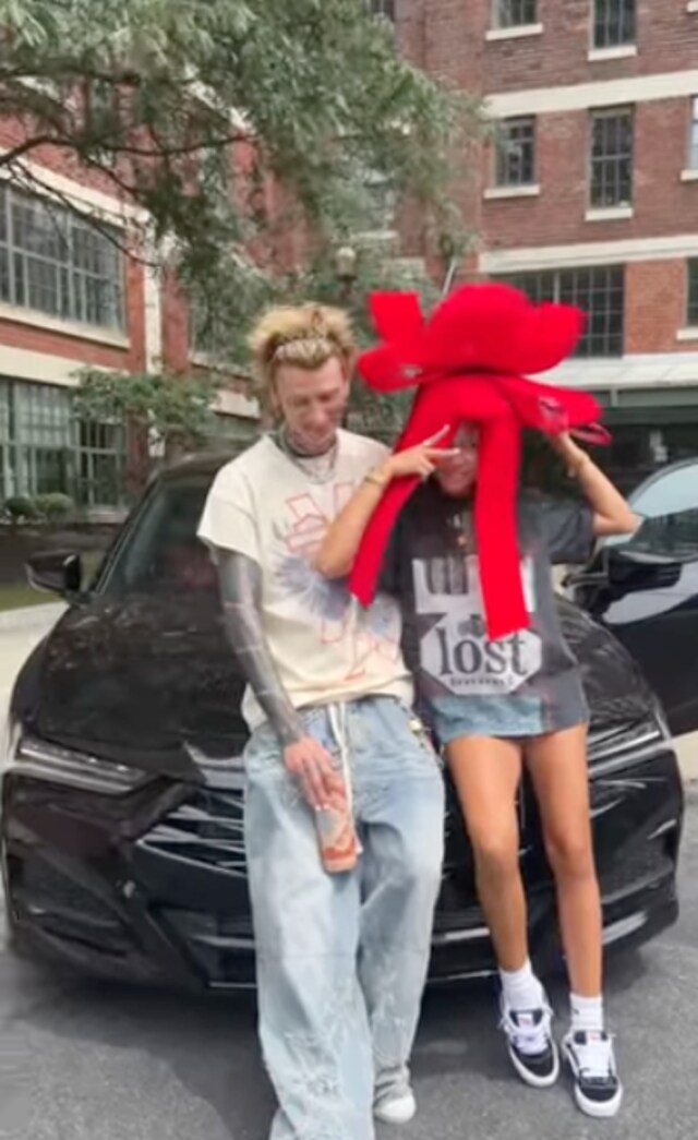Machine Gun Kelly surprises 16-year-old daughter Casie with her dream ...