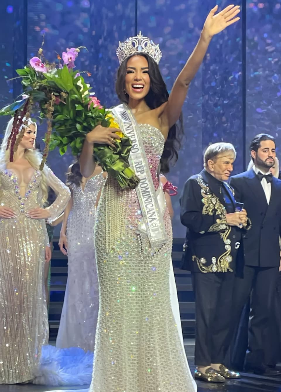 Victoria Kjaer crowns Jennifer Ventura as Miss Dominican Republic ...