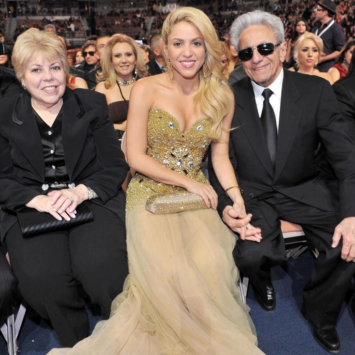 Shakira's nine siblings: photos & info about their relationship