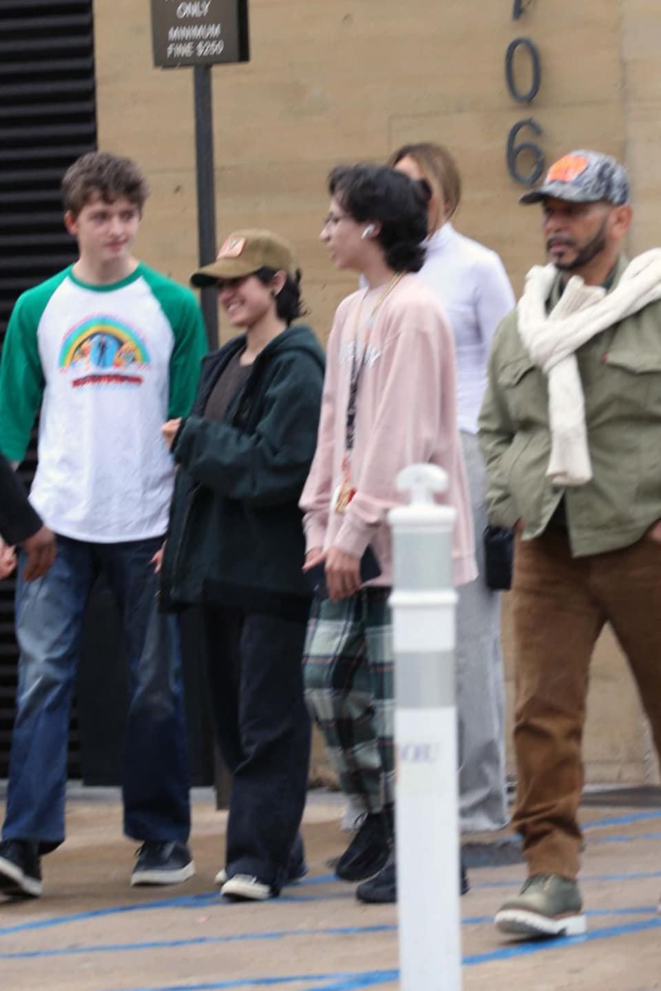 Jennifer Lopez's daughter, Emme Muñiz, spotted hugging alleged boyfriend