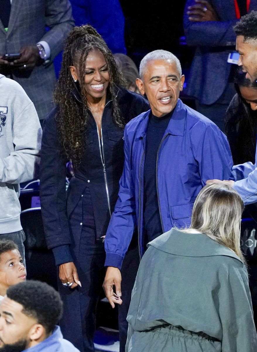 Michelle Obama wears burgundy figure-hugging bodycon with statement ...