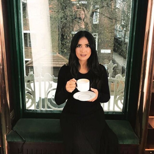 Salma Hayek rocks swimsuit in dazzling vacation pic