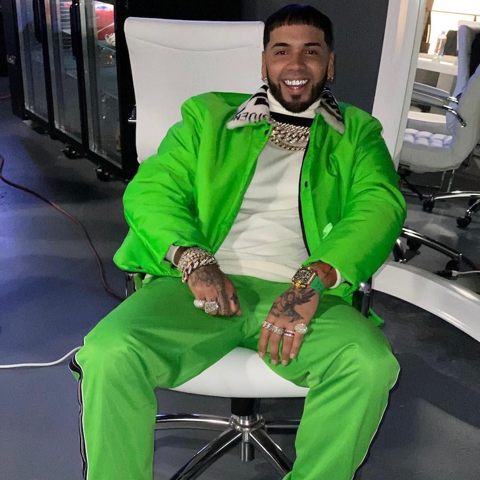 Anuel AA is not happy with his new haircut