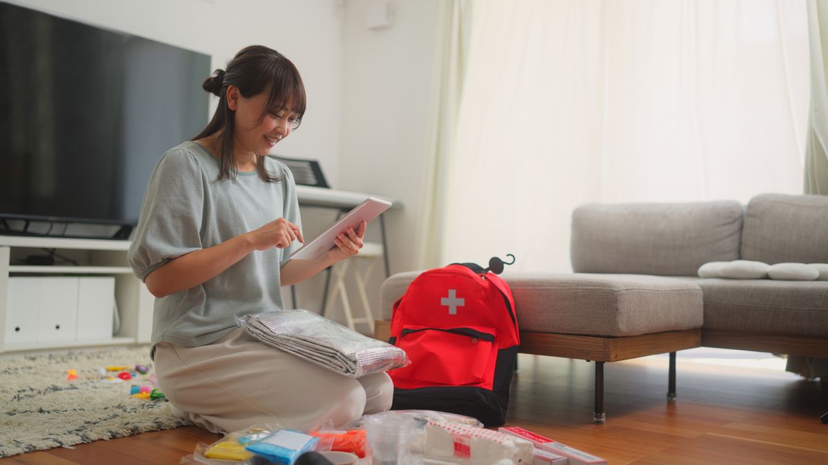 How to prepare an emergency bag: Expert advice for fire or hurricane ...