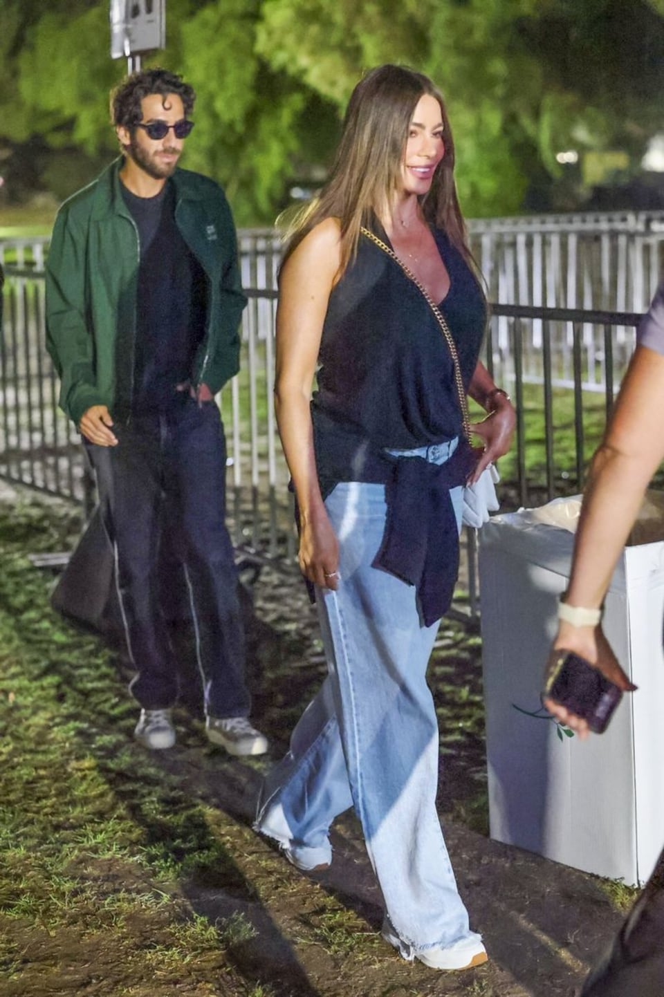 Sofia Vergara and Douglas Chabbott’s sweet moment at Oasis concert in ...