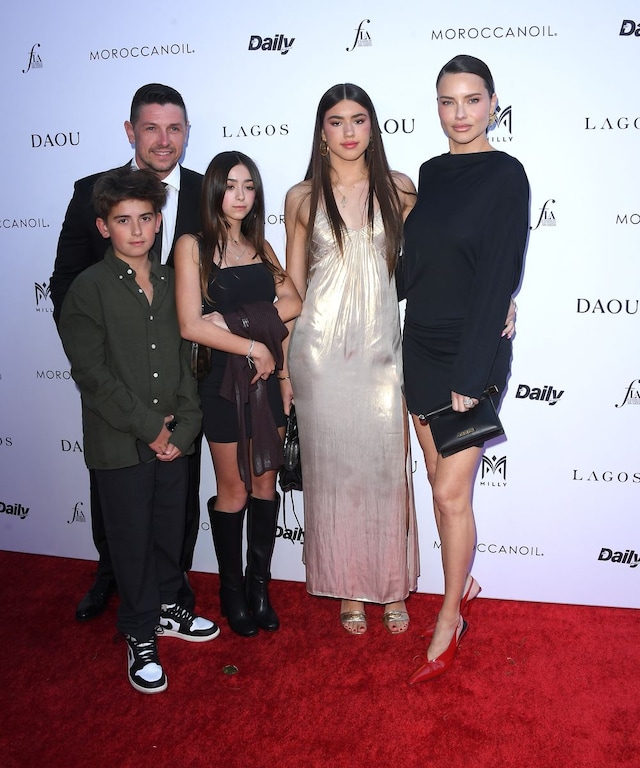 Adriana Lima poses with her kids, including her lookalike daughter ...