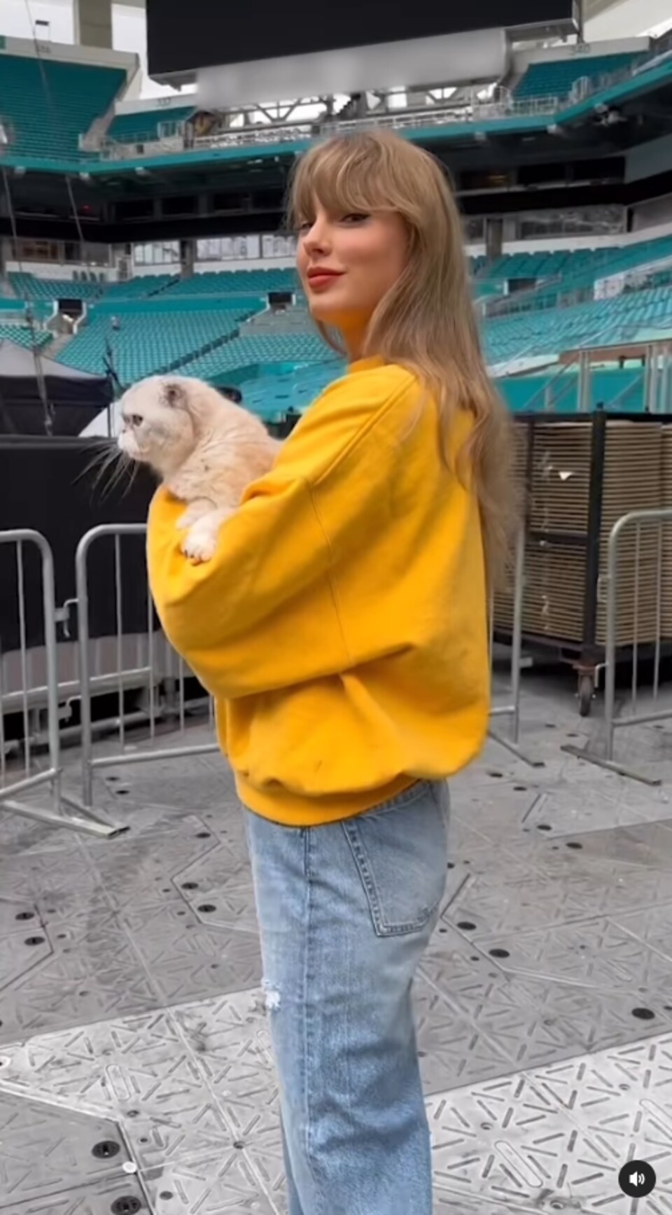 Taylor Swift and her cat Olivia Benson tease Miami Eras Tour