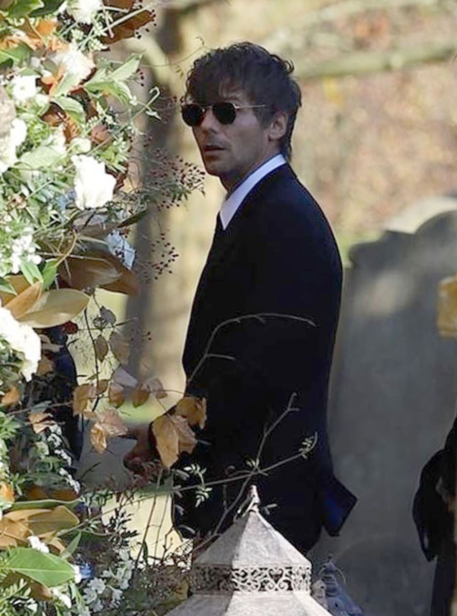 Harry Styles appears deeply devastated as he reunites with One ...
