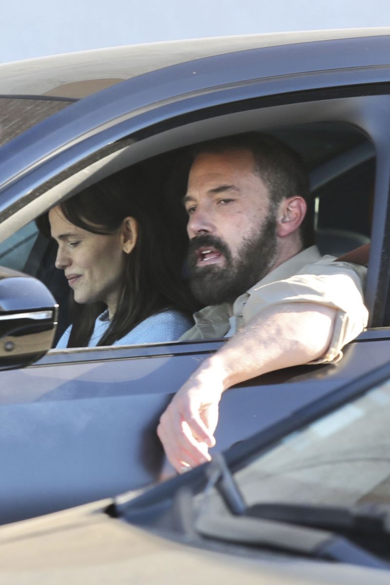 Ben Affleck looks elegant with Jennifer Garner in latest outing in Los ...