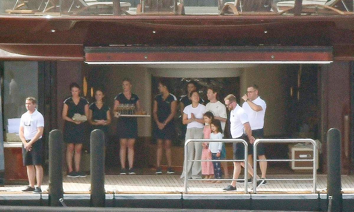 Mark Zuckerberg, his wife and daughters vacation in Mallorca