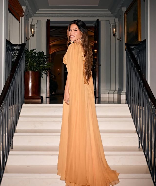 Lauren Sanchez poses in dramatic cape dress and pearl earrings at the ...