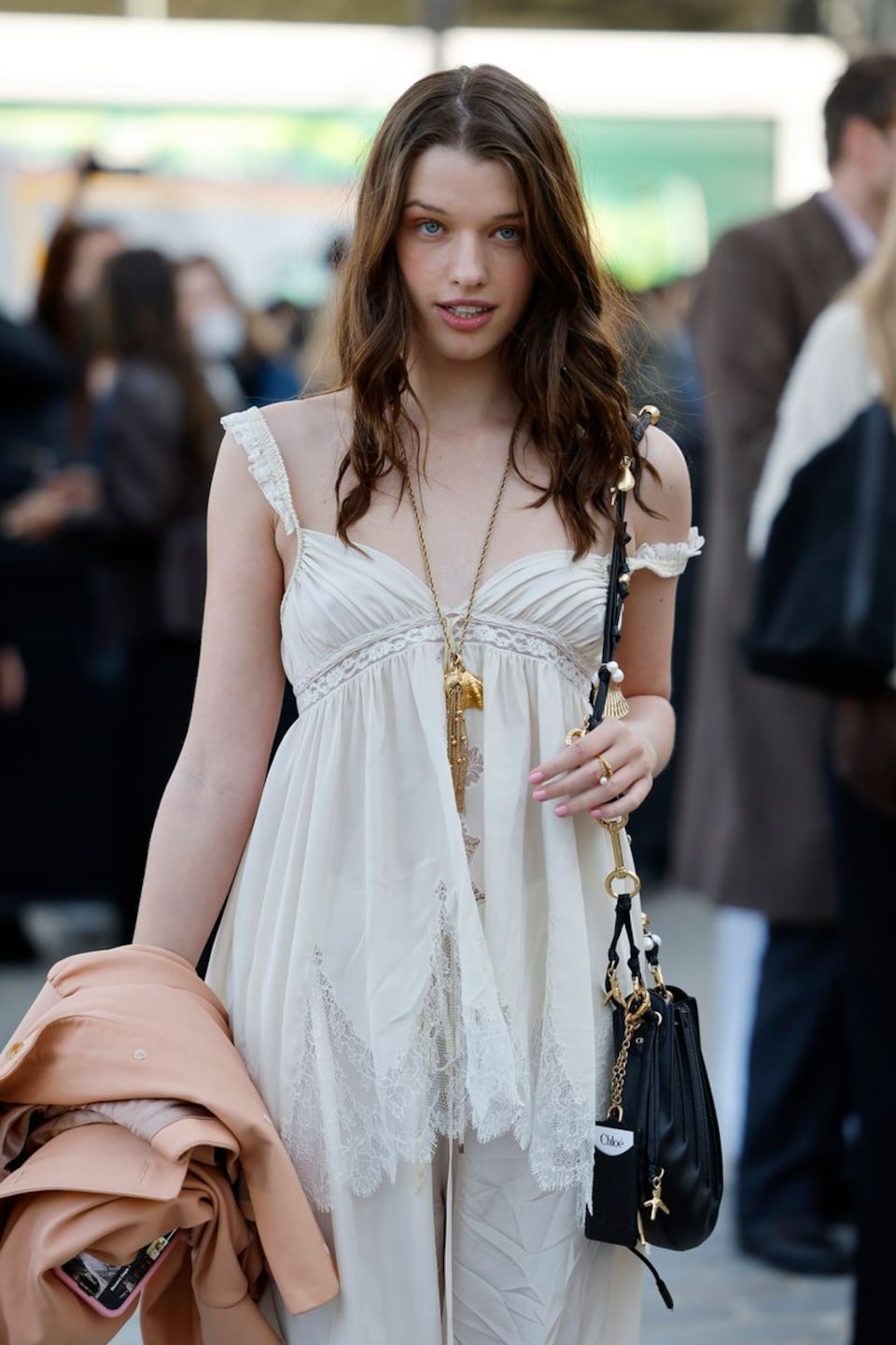 Milla Jovovich's lookalike daughter Ever Anderson attends Paris Fashion ...