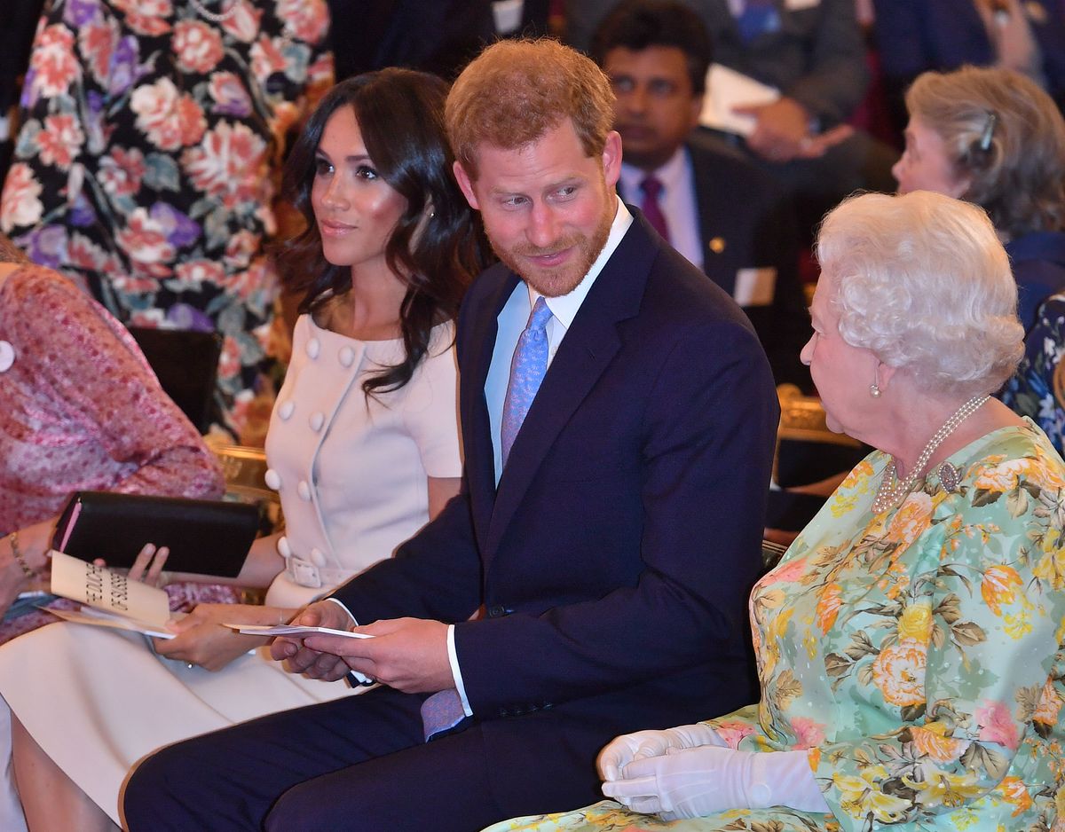 Why Queen Elizabeth II kept a guarded distance from Prince Harry in her ...