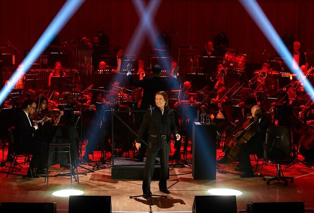 Spanish music iconic singer Raphael is diagnosed with brain cancer