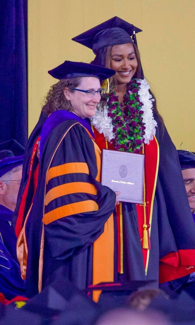 Barack and Michelle Obama watch Sasha graduate from USC
