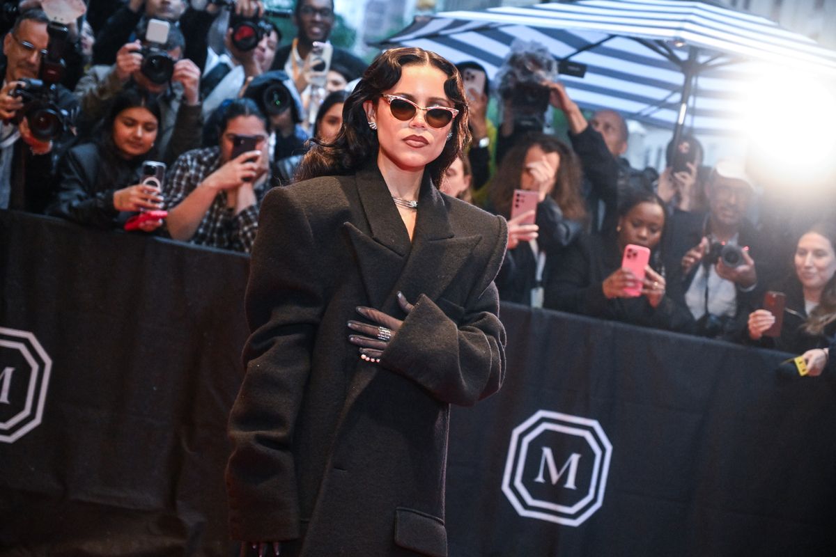 Jenna Ortega poses in metallic dress at the 2025 Met Gala: See her ...