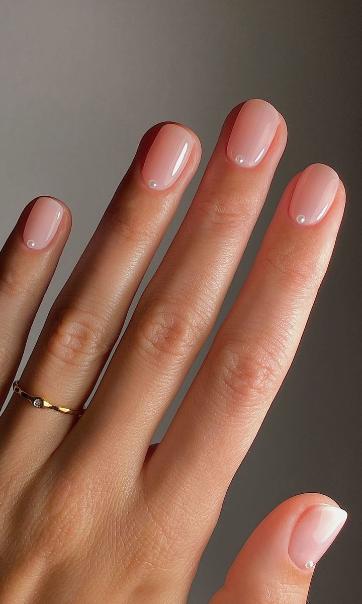 Crystal Nails: The anti-aging manicure trend of 2025