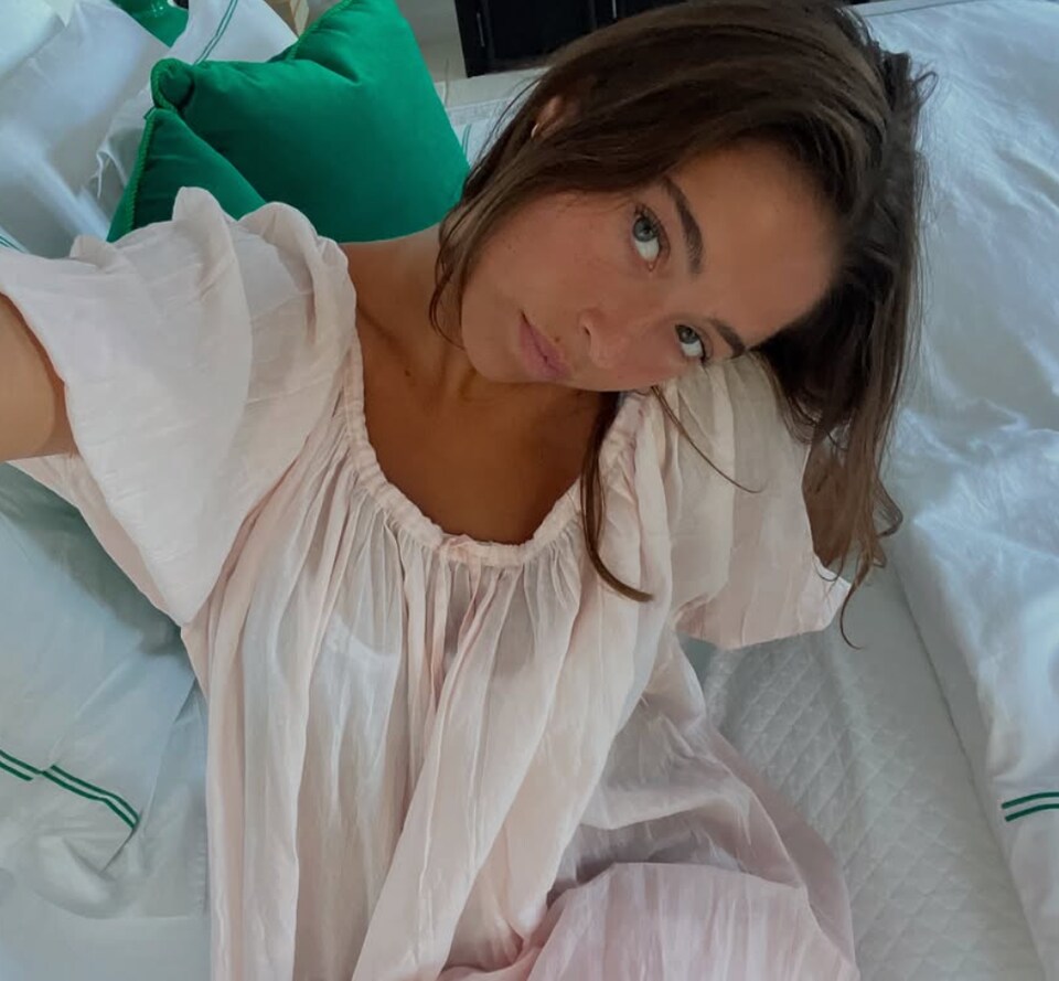 Kelly Ripa's daughter Lola Consuelos mixes pink miniskirt, houndstooth ...