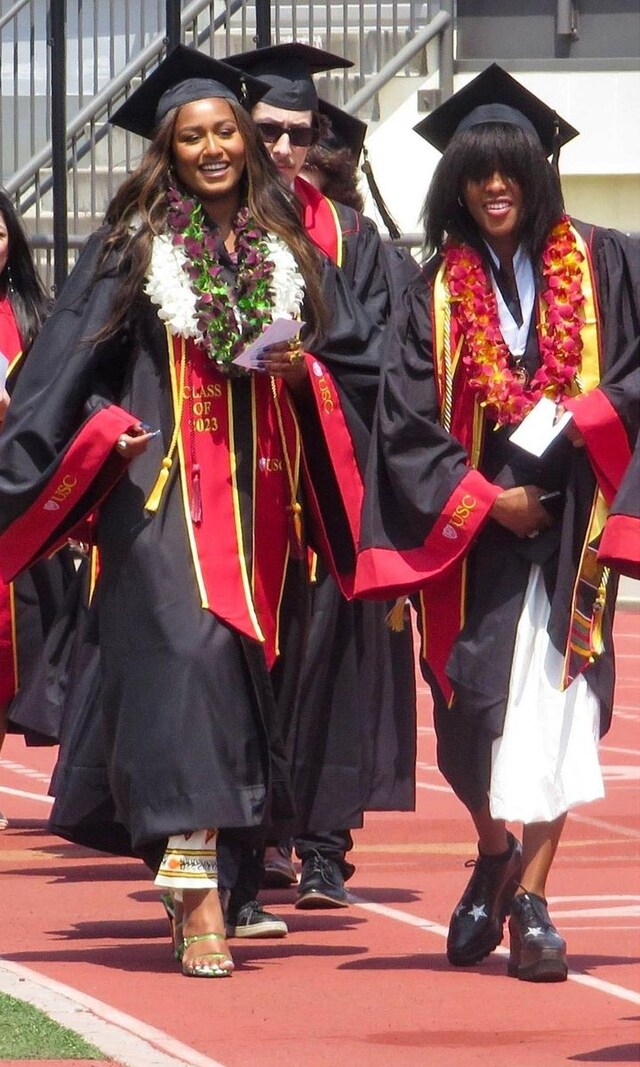 Barack and Michelle Obama watch Sasha graduate from USC