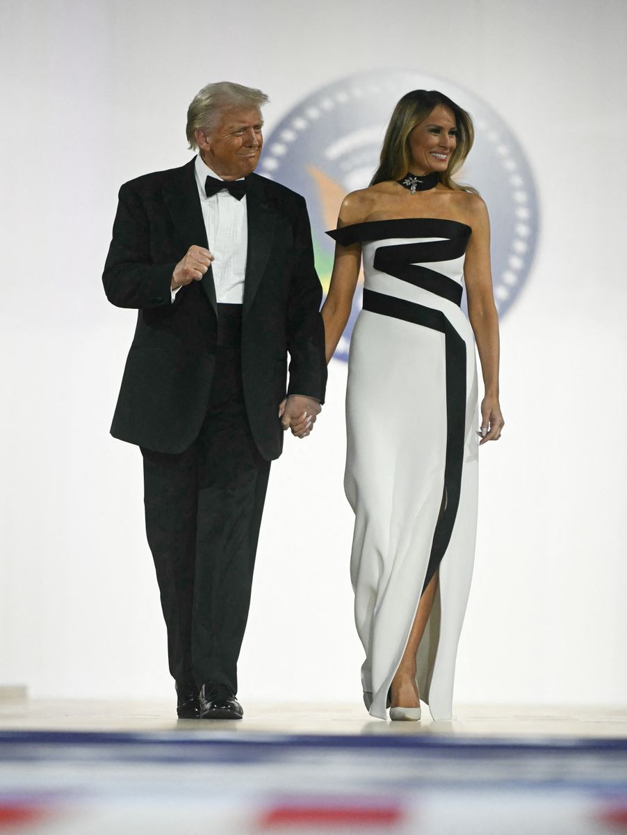 First Lady Melania Trump stuns at inaugural ball and wears a statement ... First Lady Melania Trump stuns at inaugural ball and wears a statement ...