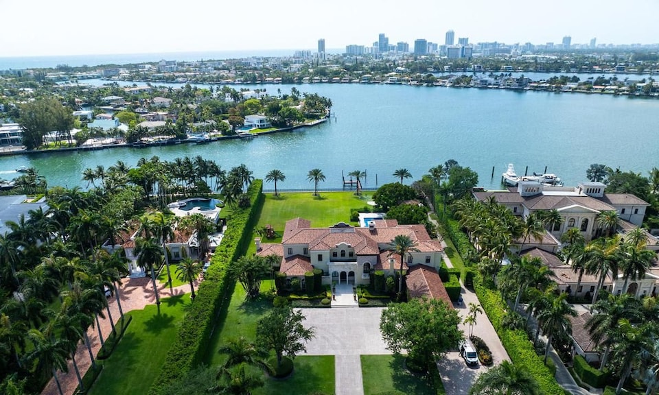 Jeff Bezos buys another mansion in Miami [PHOTOS]