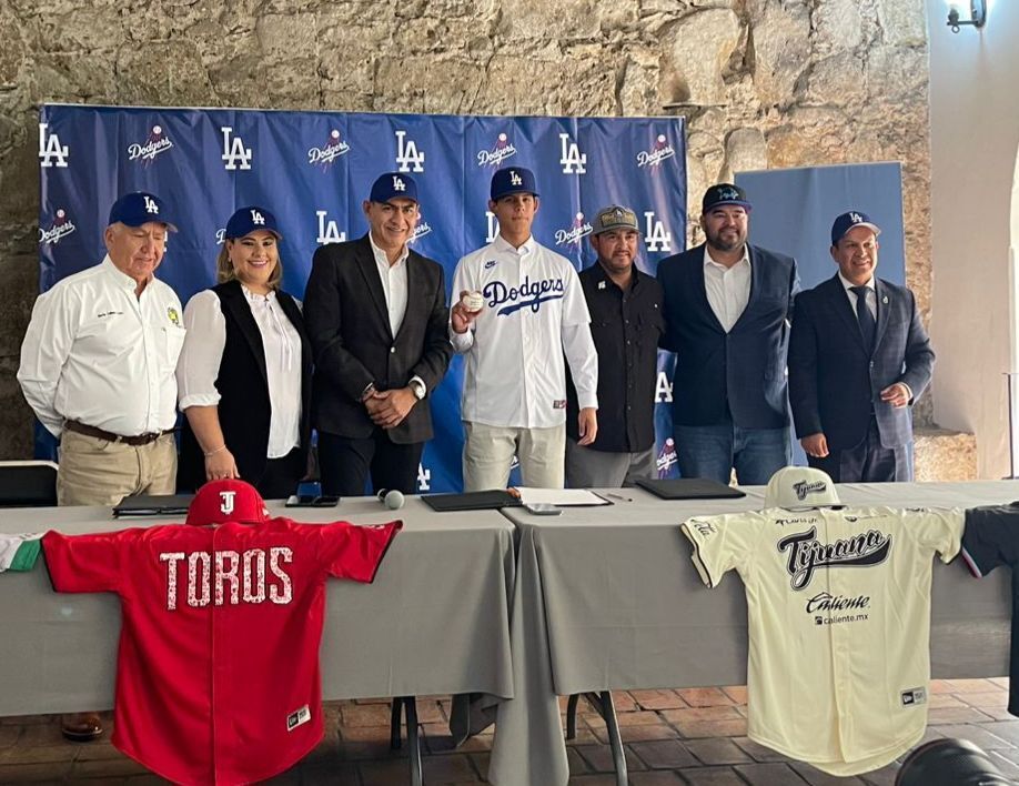 Who is Andrés Luna Román? Dodgers sign 17-year-old Mexican prodigy
