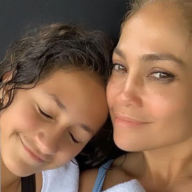 Jennifer Lopez is identical to daughter Emme in sweet new photos