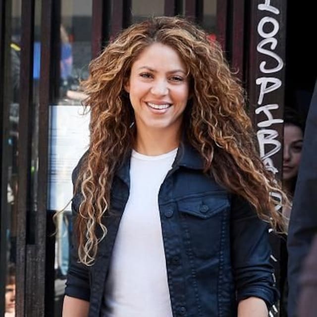 Shakira's best hairstyles and looks of all time