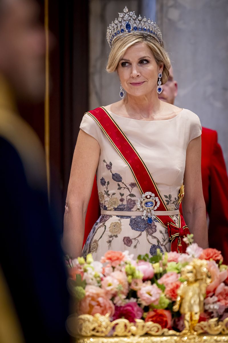 Queen Máxima surprises in sapphire tiara with 665 diamonds and 33 ...