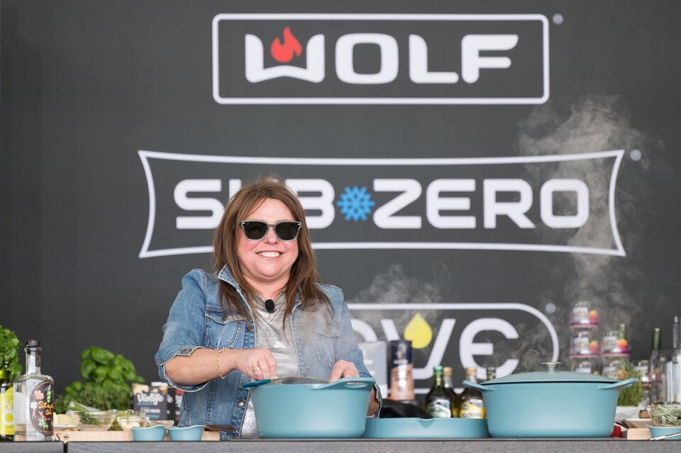 Rachael Ray stuns fans with 'unrecognizable' look in new video