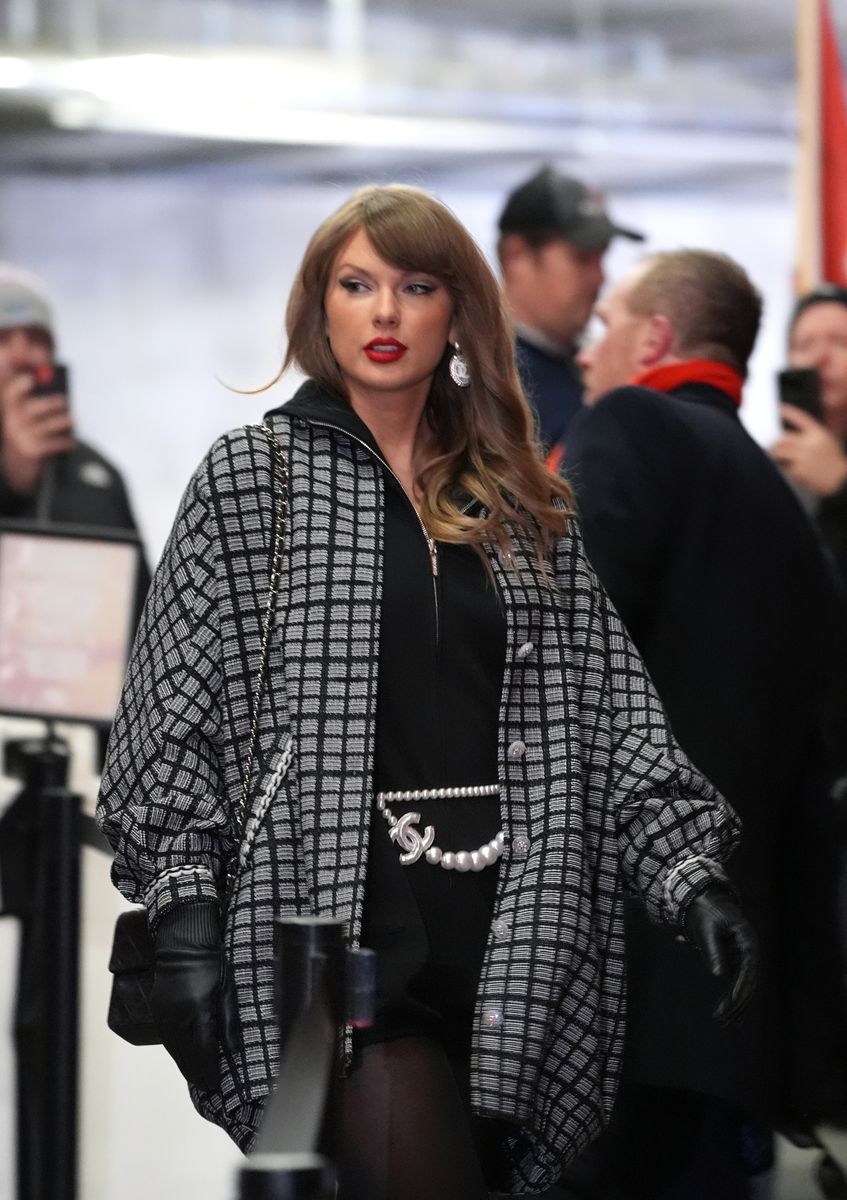Taylor Swift and Travis Kelce spark engagement rumors after fans ...