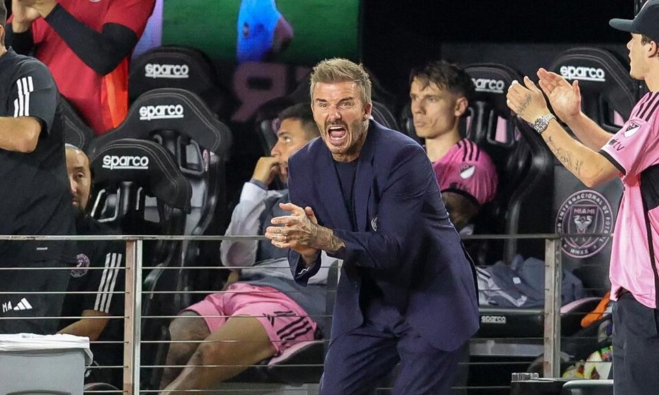 David Beckham & his daughter Harper hug at Inter Miami match